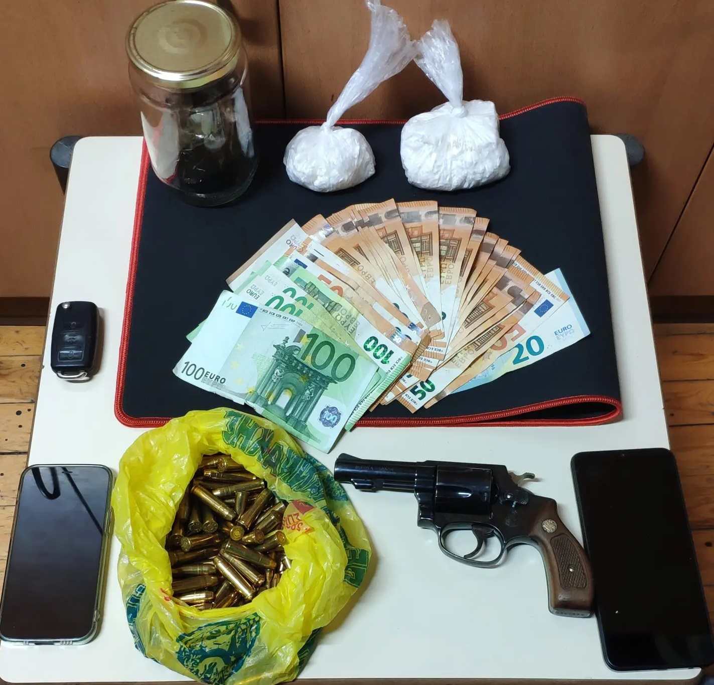 Συνελήφθη διακινητής ναρκωτικών στο Ρέθυμνο – Κατασχέθηκε περίστροφο ...