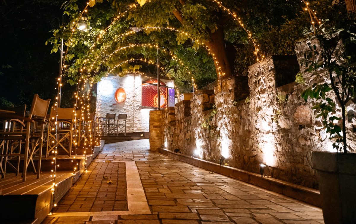 Ο ανακαινισμένος χώρος και τα μουσικά events κάνουν το ΦΡΟΥΡΙΟ το πιο ...