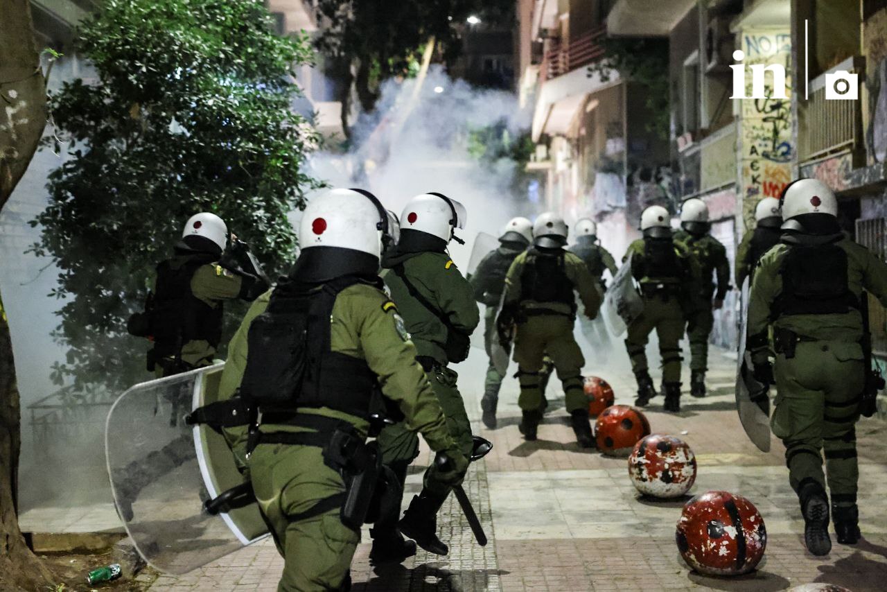 Αλέξης Γρηγορόπουλος: Άγρια και αναίτια επίθεση των ΜΑΤ σε φωτορεπόρτερ ...