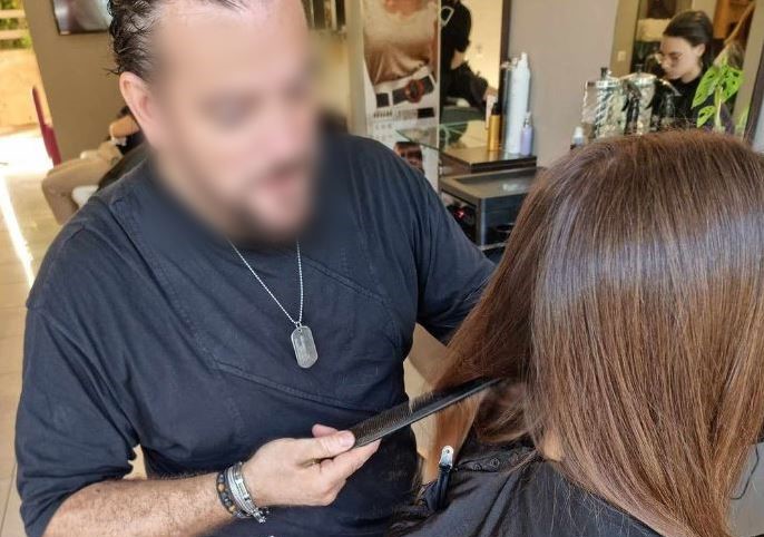 Βριλήσσια: Αυτός είναι ο «ματάκιας» κομμωτής με τις κρυφές κάμερες στην ...