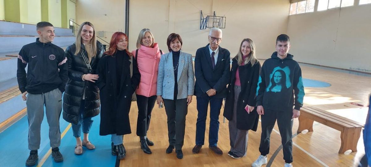 Ο καθηγητής πνευμονολογίας Κωνσταντίνος Γουργουλιάνης στο 10ο Γυμνάσιο ...