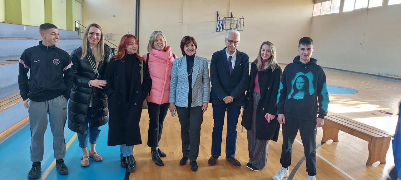 Ο καθηγητής πνευμονολογίας Κωνσταντίνος Γουργουλιάνης στο 10ο Γυμνάσιο ...