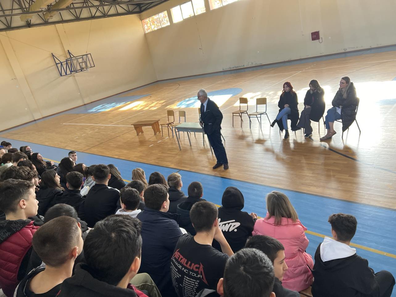 Ο καθηγητής πνευμονολογίας Κωνσταντίνος Γουργουλιάνης στο 10ο Γυμνάσιο ...