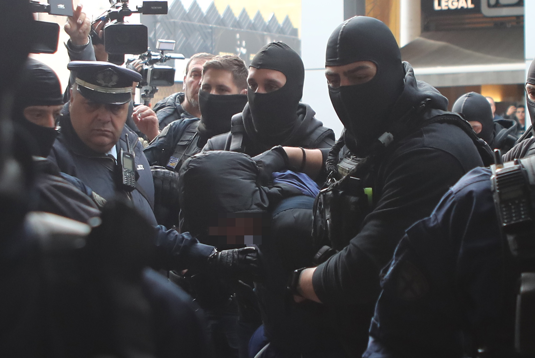Ρέντη: Προφυλακιστέος κρίθηκε ο 18χρονος που έριξε τη φωτοβολίδα στον ...