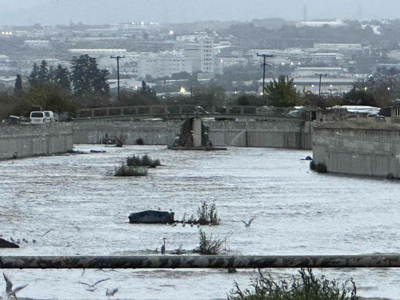 “Φούσκωσε” ξανά ο Ξηριάς με τις τελευταίες βροχοπτώσεις στον Βόλο ...
