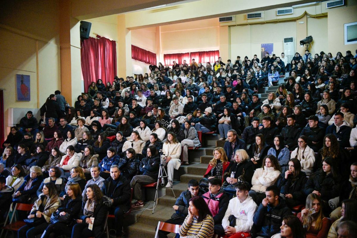 Λαρισαίοι μαθητές ενημερώθηκαν για τον σχολικό επαγγελματισμό και τη ...