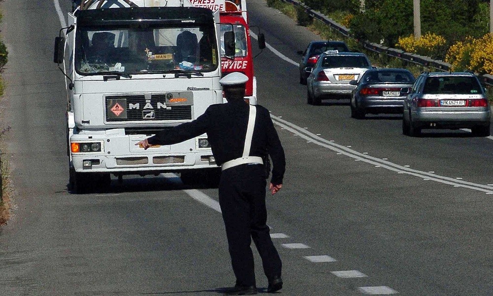 Απαγόρευση κυκλοφορίας φορτηγών άνω των 3,5 τόνων κατά την εορταστική ...