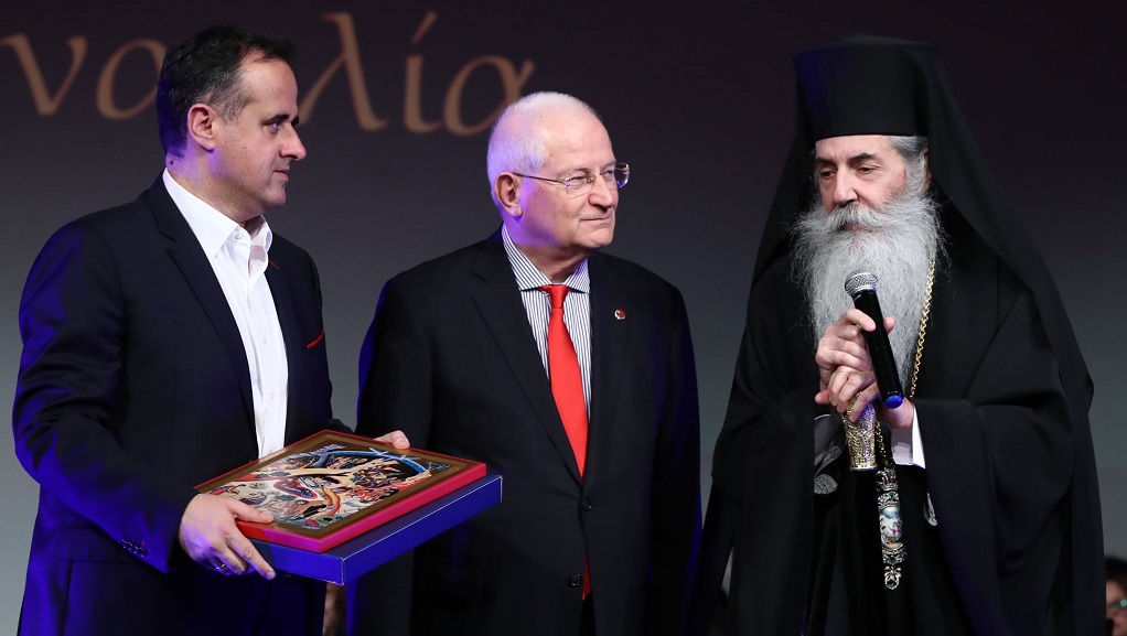 Προσφορά αγάπης στη Μητρόπολη Πειραιά από την ΠΑΕ Ολυμπιακός ...