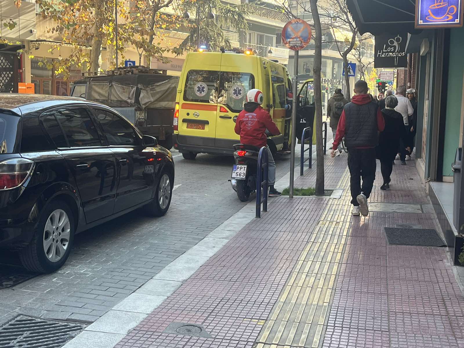 Αναστάτωση σε κομμωτήριο στη Λάρισα με λιποθυμικό επεισόδιο (φωτο ...