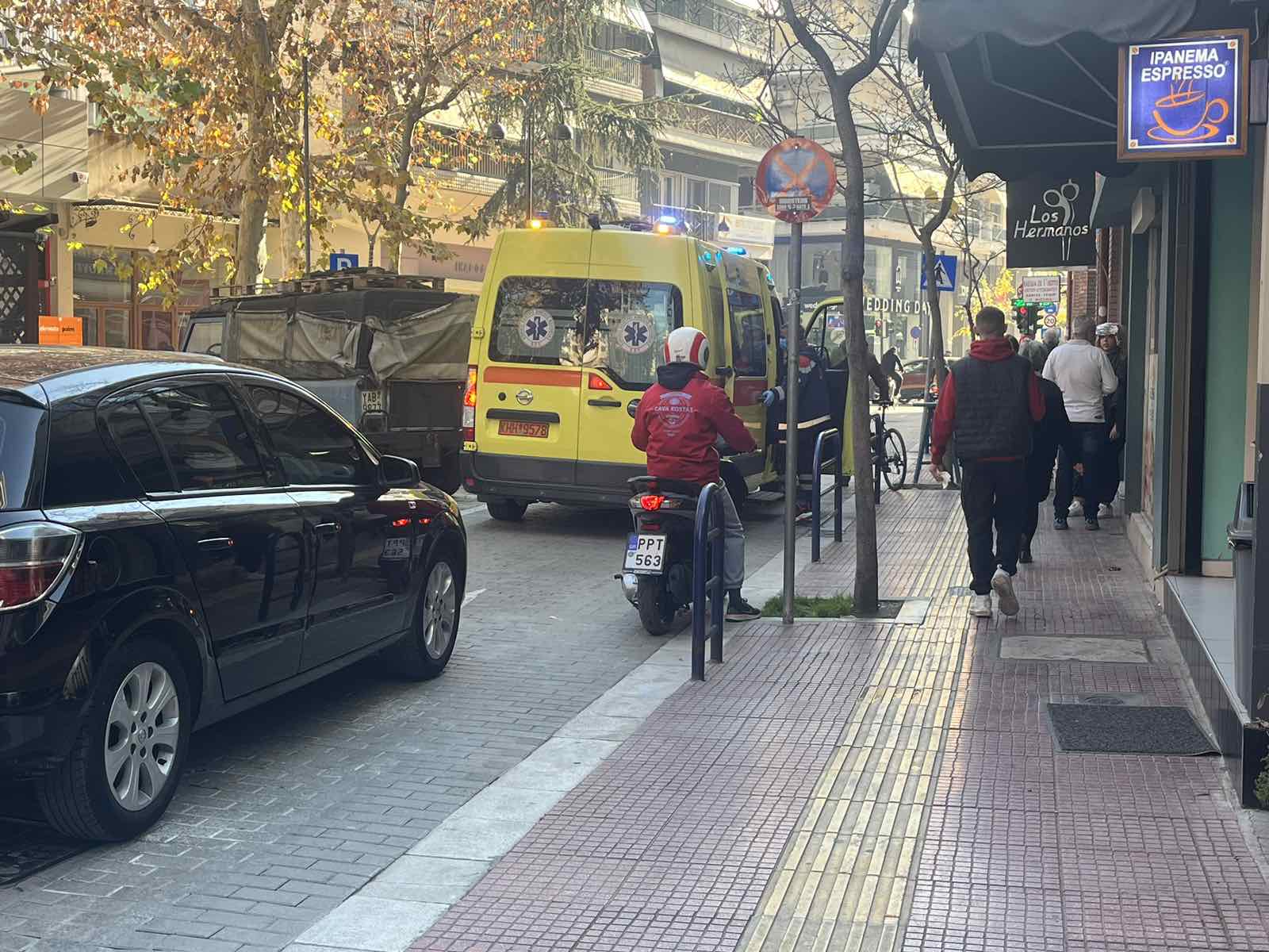 Αναστάτωση σε κομμωτήριο στη Λάρισα με λιποθυμικό επεισόδιο (φωτο ...