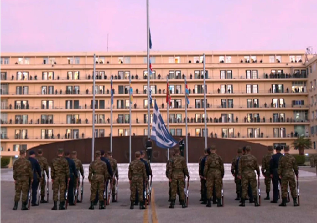 Καλαμάτα: Τελετή απόδοσης τιμών στο υπ. Εθνικής Άμυνας για τον ...