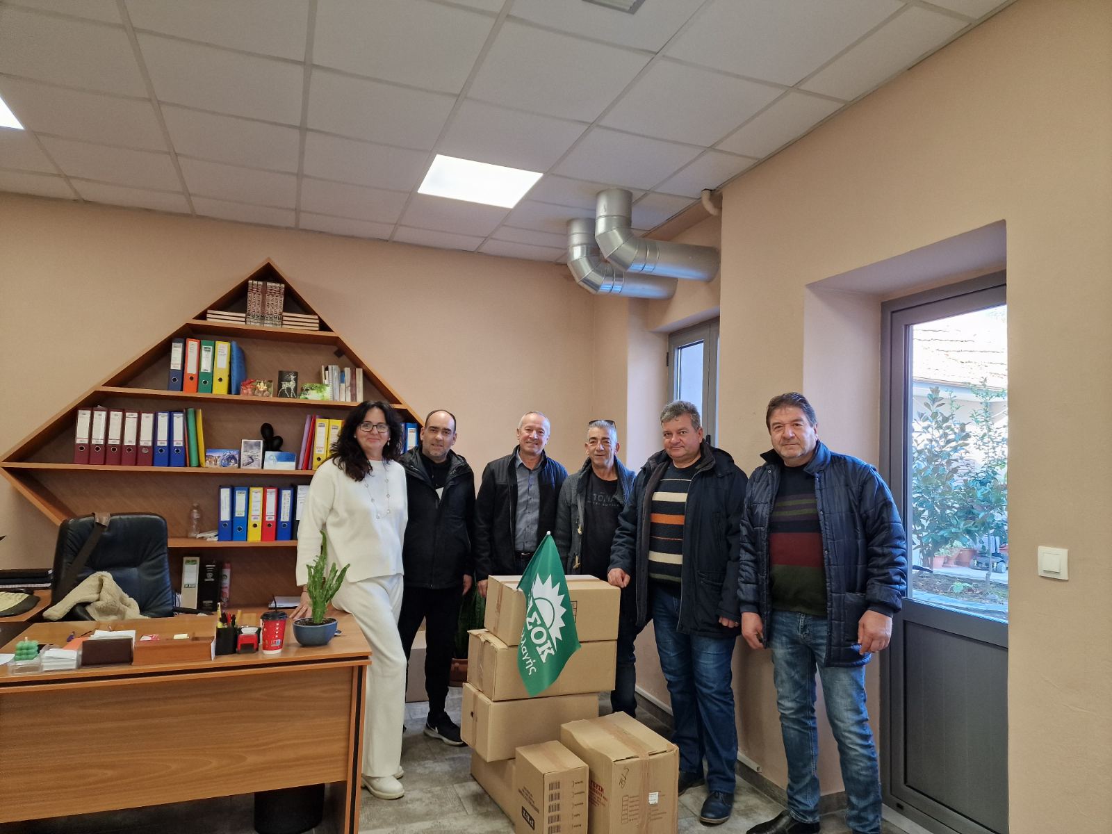 Εθελοντική δράση της Ν.Ε ΠΑΣΟΚ-Κινήματος Αλλαγής Λάρισας και της Δ.Ο ...