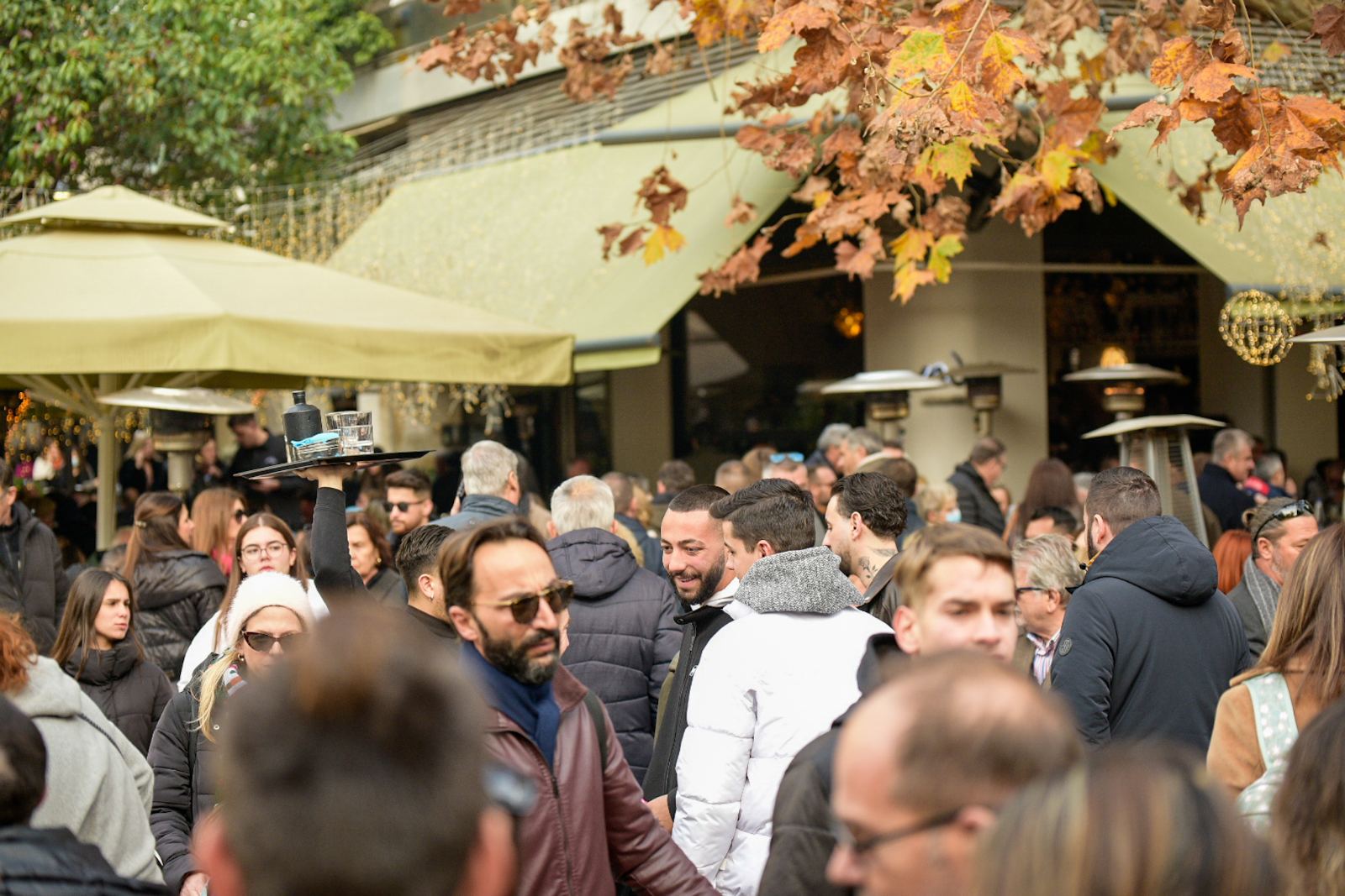 Σφύζει από ζωή το κέντρο της Λάρισας Παραμονή Πρωτοχρονιάς ...