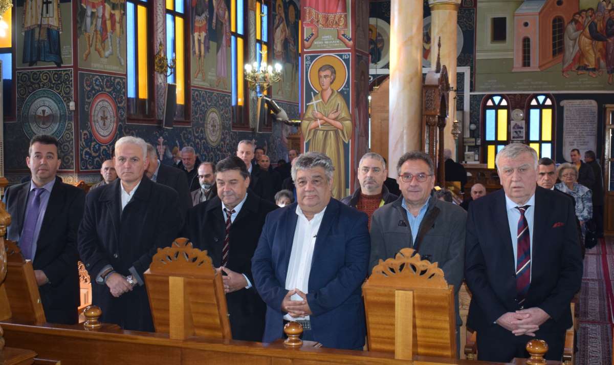 Στην επίσημη δοξολογία για το νέο έτος o Θανάσης Νασιακόπουλος ...