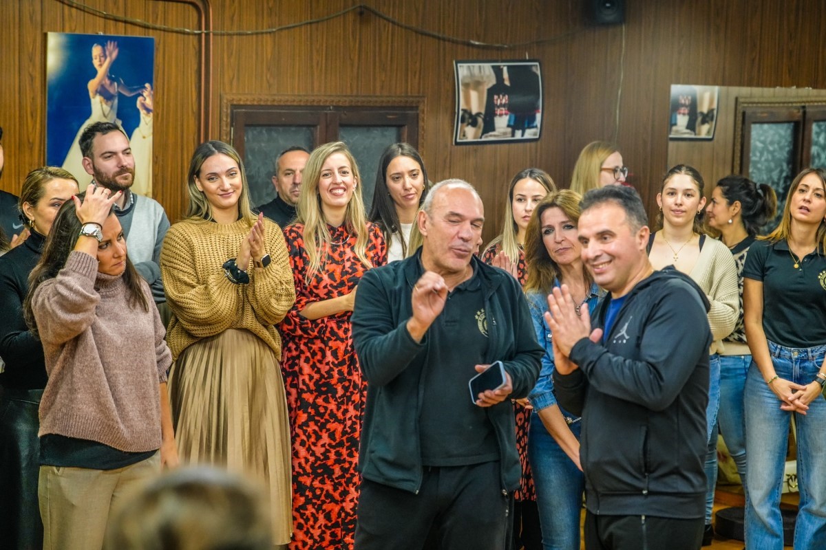 Θερμή υποδοχή του Λυκείου των Ελληνίδων Λάρισας από το αδελφό Λύκειο ...