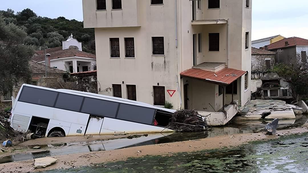 Παραμένουν οι εικόνες καταστροφής στον Πλατανιά – ONLARISSA.GR Νέα ...