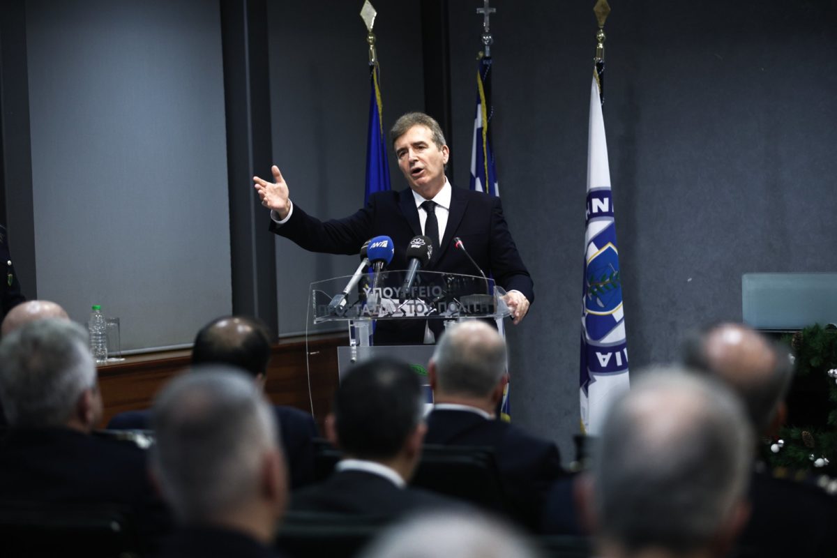 Χρυσοχοΐδης: Στους νεκρούς προσκυνάμε και δεν ξεχνάμε, η αστυνομία όμως ...