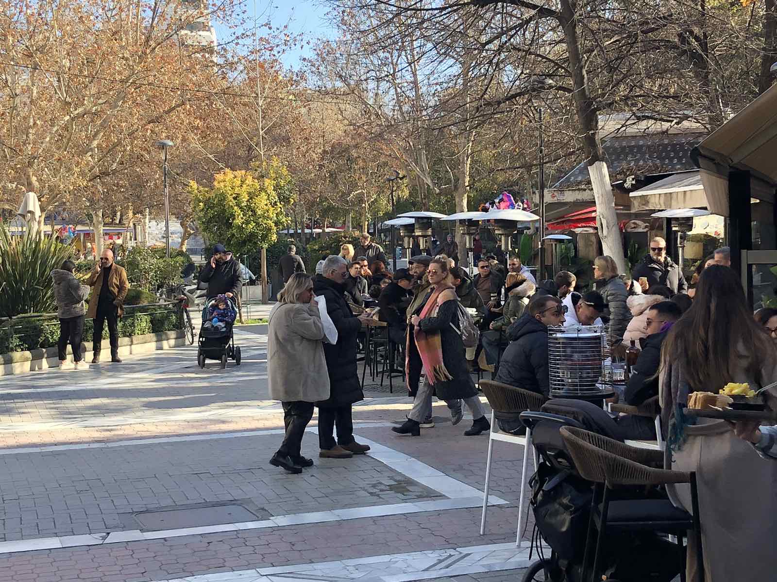 Για καφέ και ψώνια στο κέντρο σήμερα Κυριακή οι Λαρισαίοι, με ανοιχτή ...