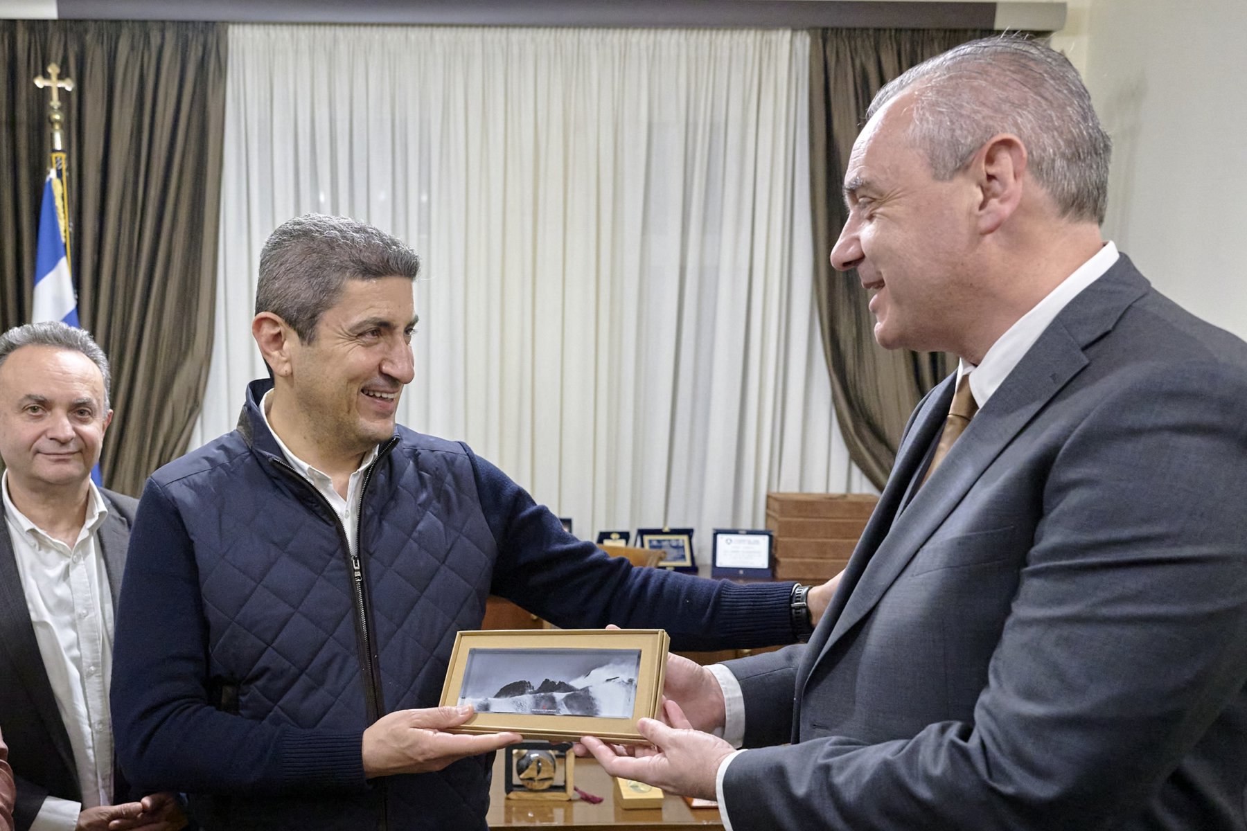 Επίσκεψη του Λευτέρη Αυγενάκη στο δήμαρχο Ελασσόνας – ONLARISSA.GR Νέα ...