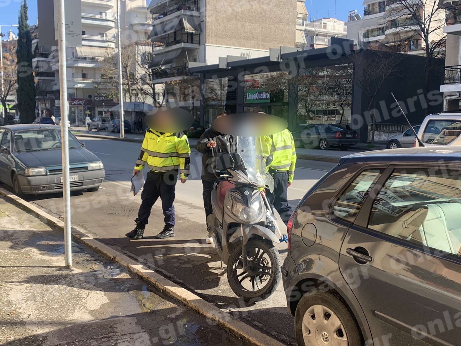 Λάρισα: Άνδρας παρασύρθηκε από μηχανάκι στην Ηρώων Πολυτεχνείου (φωτο ...