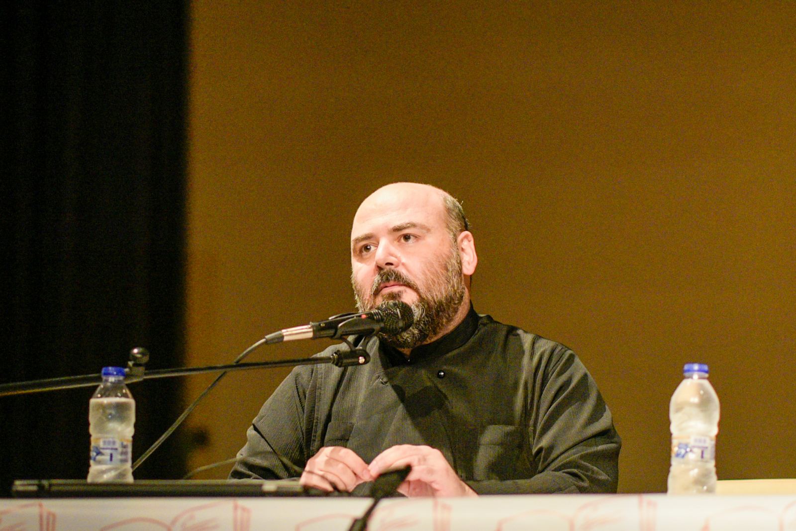 Ο πατέρας Λίβυος μίλησε στο αναγνωστικό κοινό της Λάρισας για το νέο ...