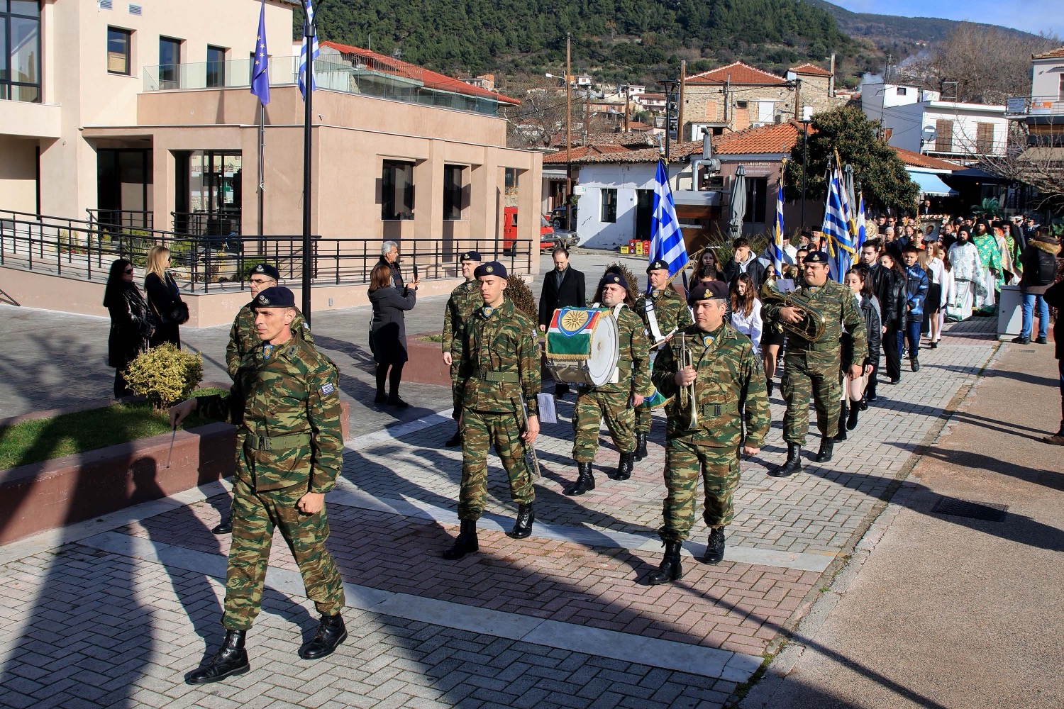 Λαμπρά εγκαίνια του νέου Δημαρχείου στην Αγιά - Δείτε φωτογραφίες ...