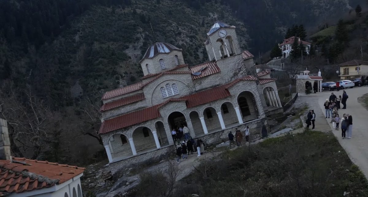 Μοναδική σε ολόκληρο τον κόσμο - Η ορθόδοξη εκκλησία στα Τρίκαλα χωρίς ...