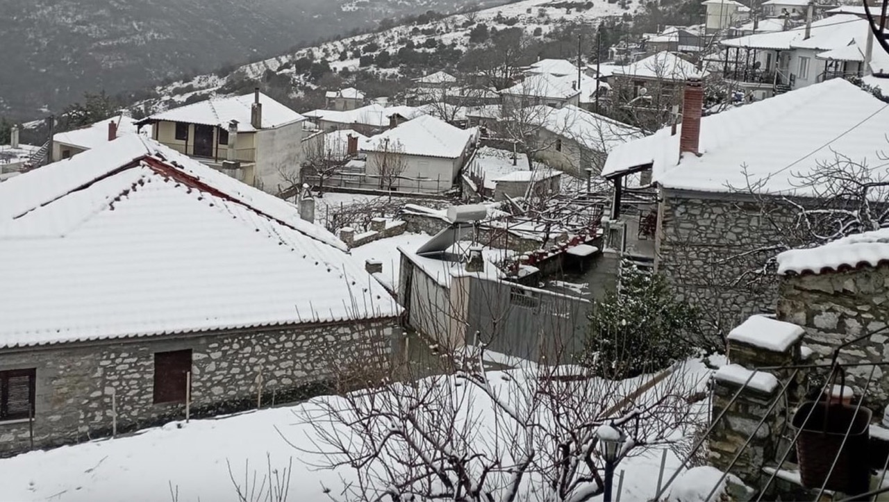 Πρώτο χιόνι της χρονιάς στην Ραψάνη - Όλα ολόλευκα (φωτο) – ONLARISSA ...