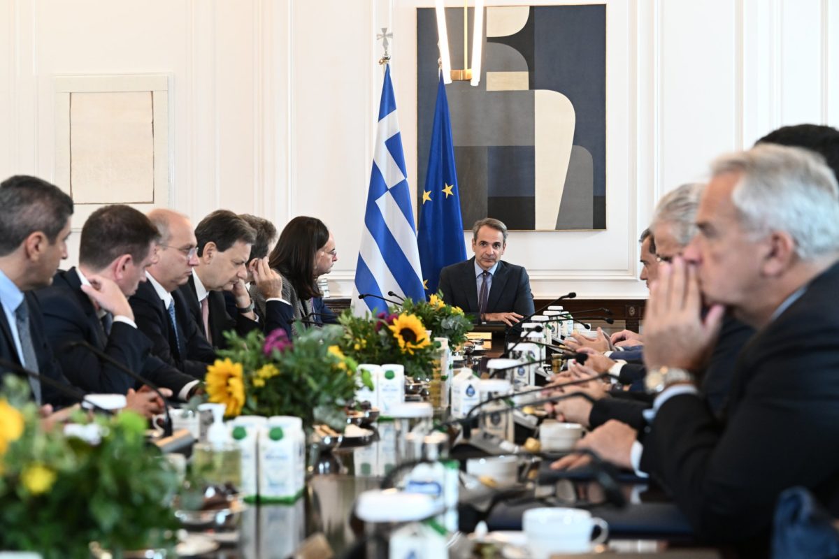 Ράγισε το γυαλί στη Νέα Δημοκρατία – Τραυματισμένη η εικόνα Μητσοτάκη ...