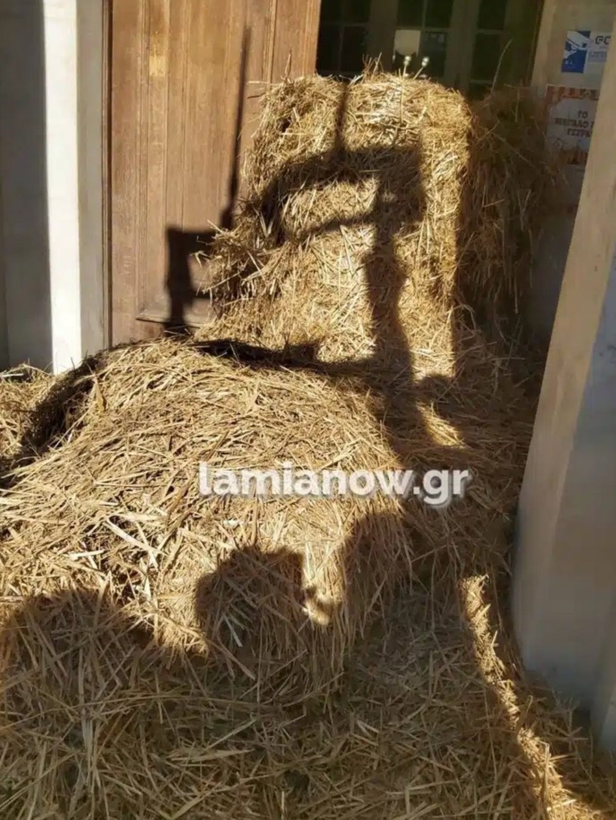 Λαμία: Δεκάδες τρακτέρ στο κέντρο της πόλης – έριξαν μπαλα με άχυρο ...