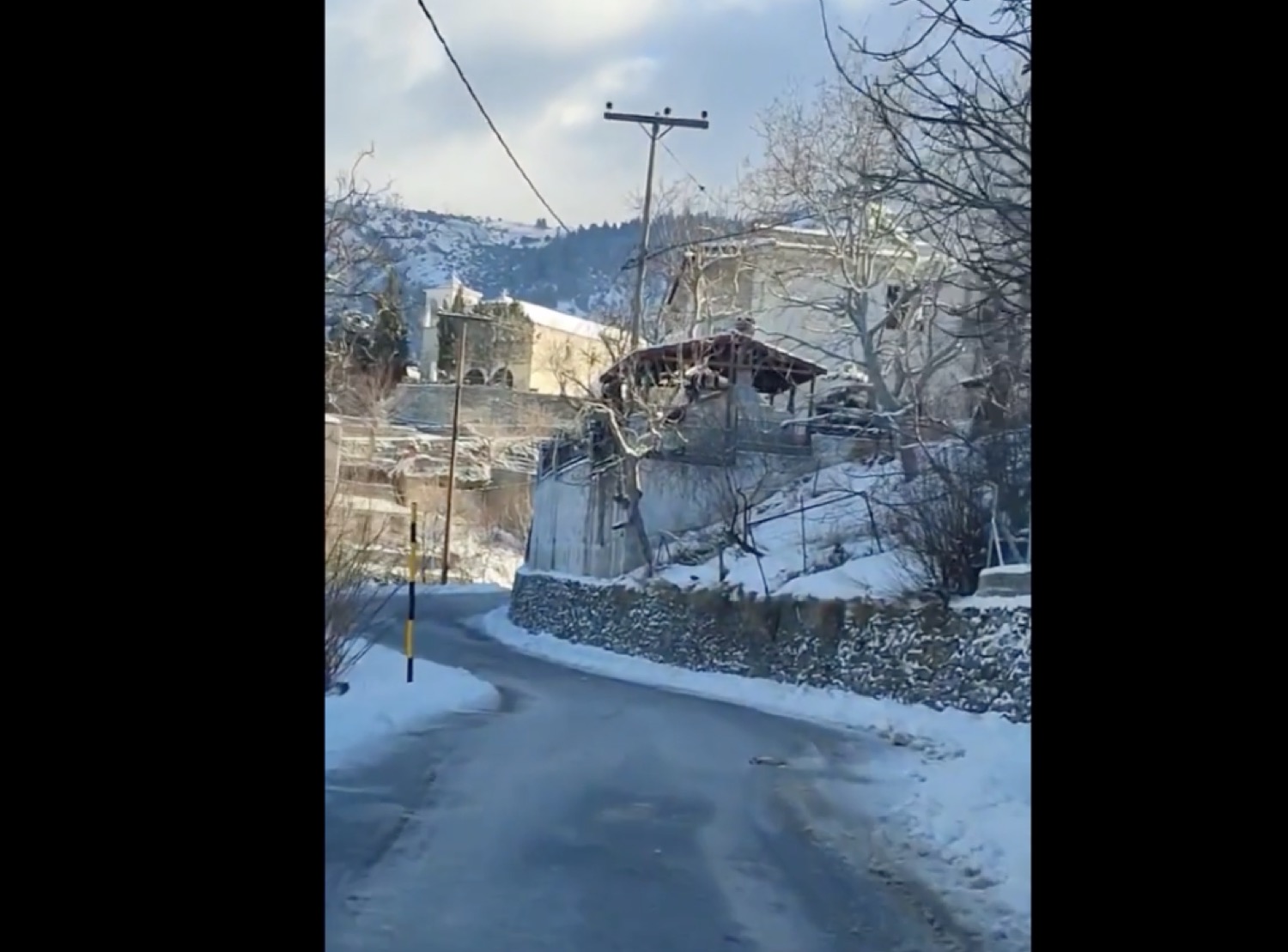 Λάρισα: Στα λευκά σήμερα Τρίτη η Σπηλιά Κισσάβου – Πέντε εκατοστά χιόνι ...