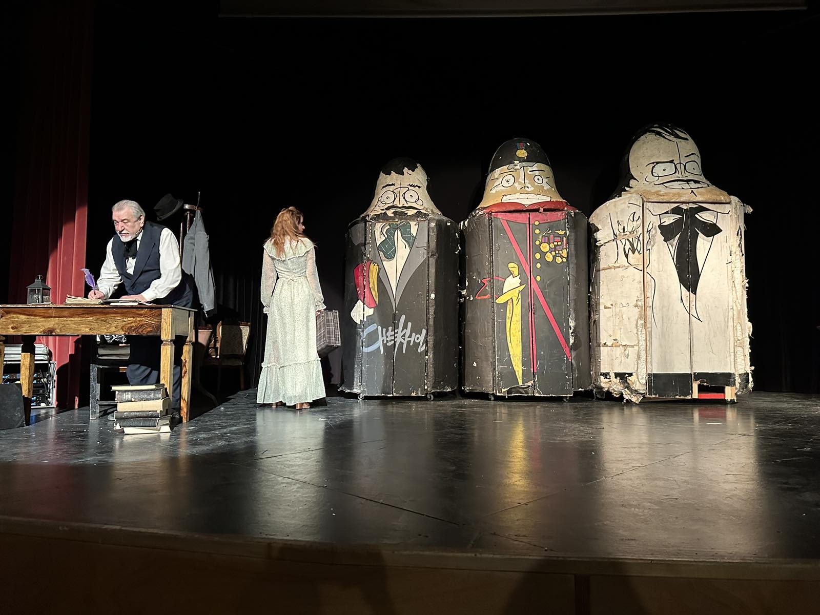 Στιγμές γέλιου με «Βότκα Μολότοφ» στη Δημοτική Πινακοθήκη Λάρισας (φωτό ...