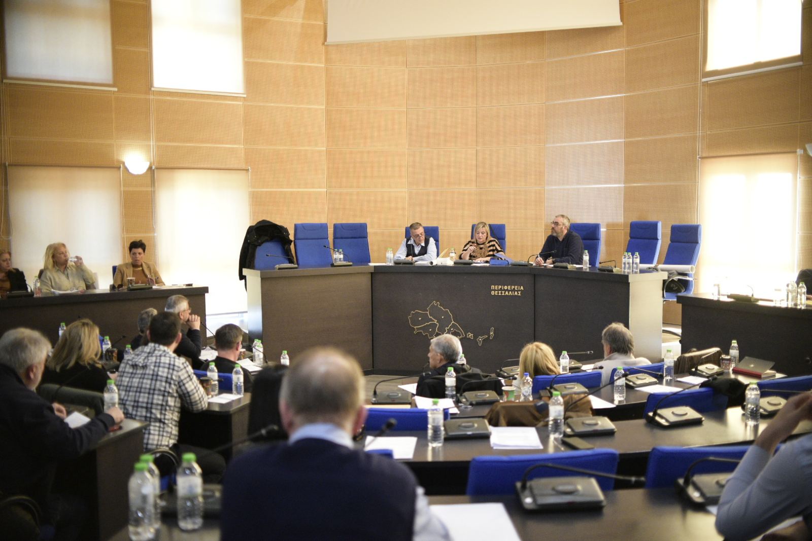 Λάρισα: Αγρότες κατέθεσαν τα αιτήματά τους στο Περιφερειακό Συμβούλιο ...