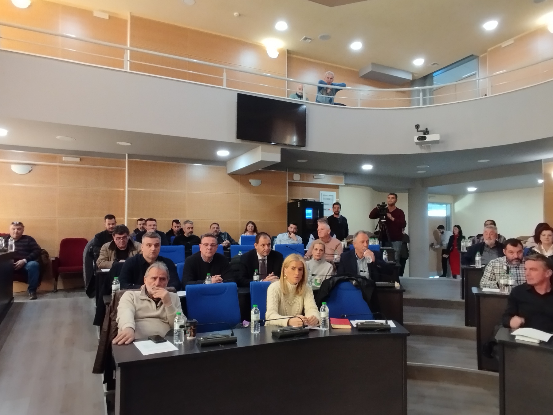 Λάρισα: Αγρότες κατέθεσαν τα αιτήματά τους στο Περιφερειακό Συμβούλιο ...
