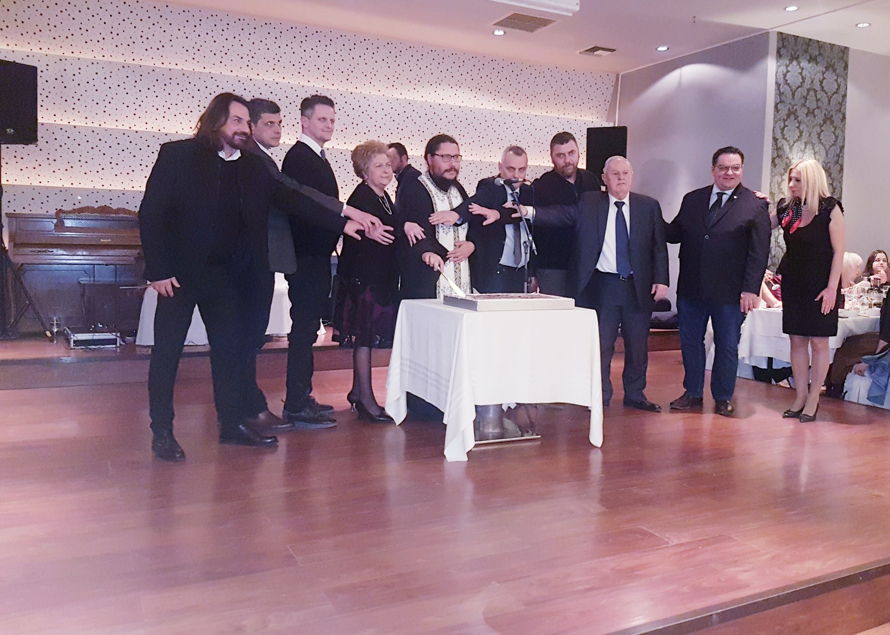 Κοπή πίτας της Διεύθυνσης Παιδείας του Δήμου Λαρισαίων – ONLARISSA.GR ...