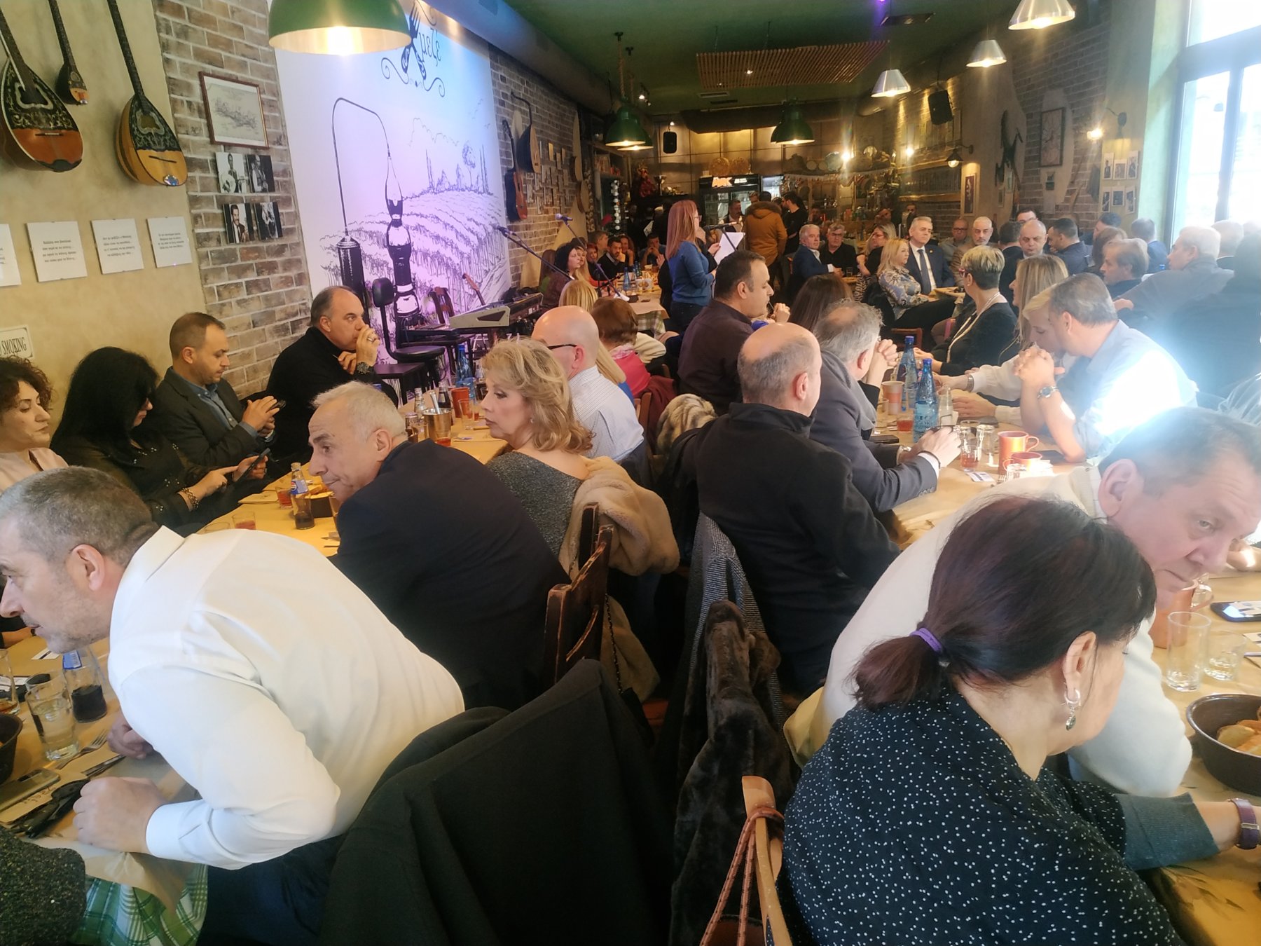 Πλήθος κόσμου στην ετήσια συνεστίαση της ΔΑΚΕ Καθηγητών Λάρισας ...