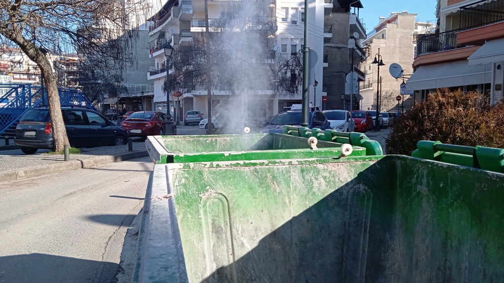 Συστάσεις του Δήμου Λαρισαίων για τη ρίψη στάχτης στους κάδους ...
