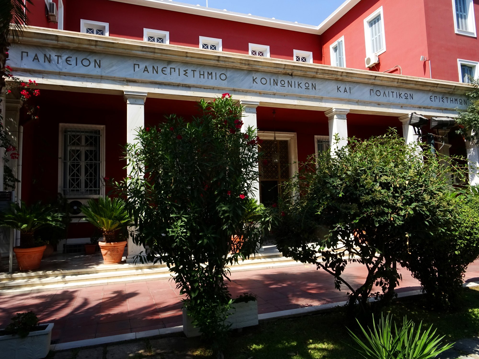 Πρωτοβουλία: Διακόσιοι πανεπιστημιακοί υπογράφουν κατά των διαδικτυακών ...