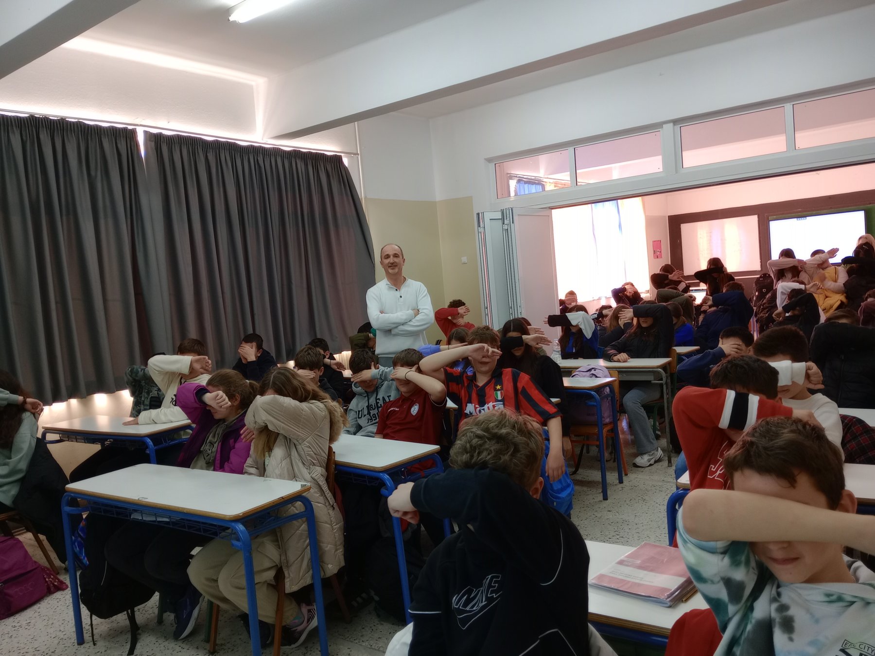 Οι μαθητές του 4ου Γυμνασίου Λάρισας σερφάρουν με ασφάλεια ...
