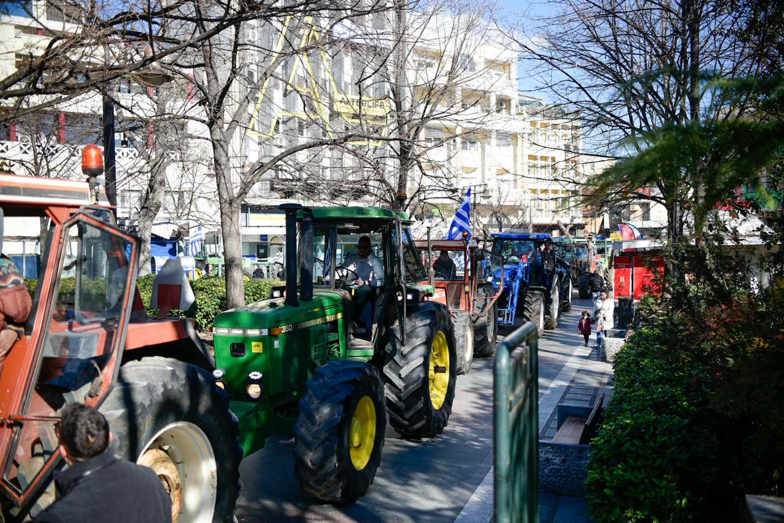 Κάθοδος των αγροτών με τα τρακτέρ τους σήμερα στη Λάρισα με ...