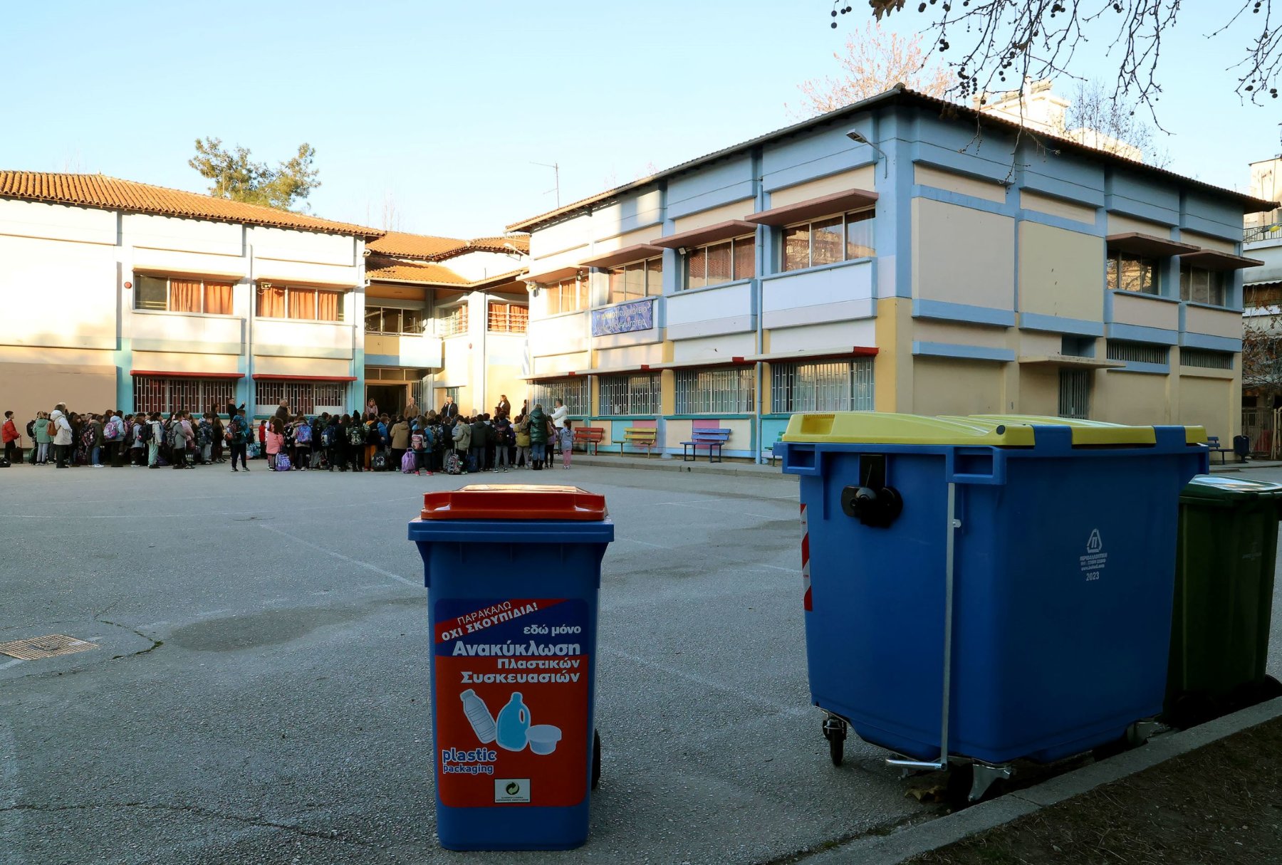 Νέοι κάδοι ανακύκλωσης στα σχολεία του Δήμου Λαρισαίων (φωτό ...