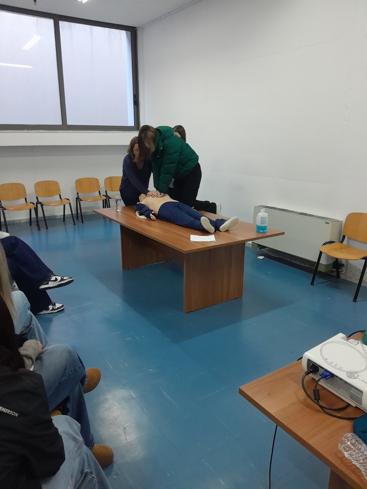 Το 12ο Γενικό Λύκειο Λάρισας στην Ιατρική Σχολή – ONLARISSA.GR Νέα ...