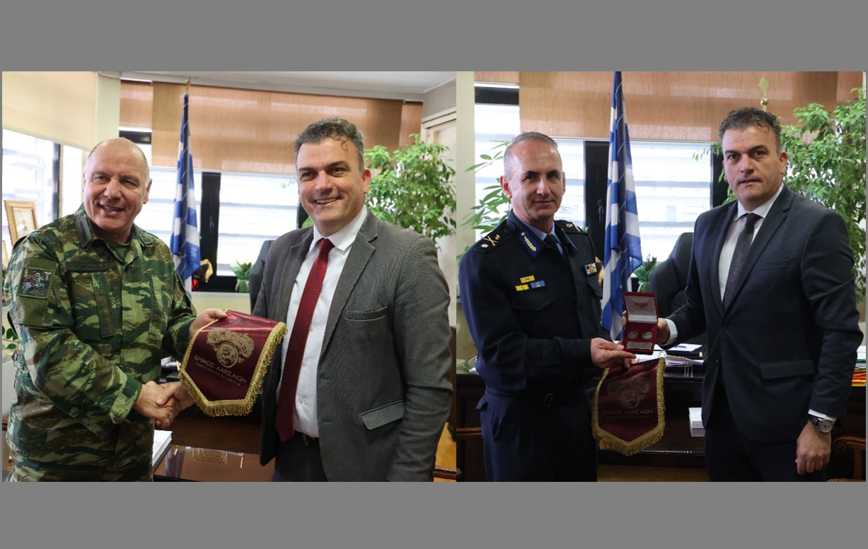 Με τον διοικητή 1ης Στρατιάς και τον διοικητή της Πυροσβεστικής ...