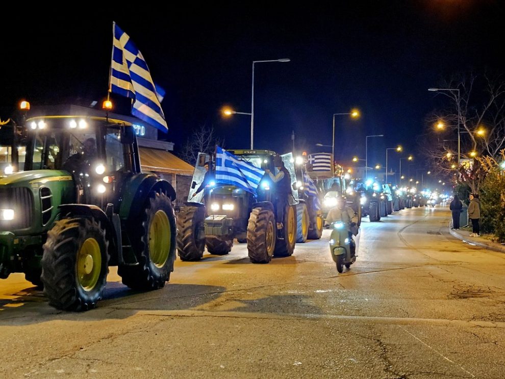 Μπήκαν… νύχτα στα Τρίκαλα με τα τρακτέρ οι αγρότες - ONLARISSA.GR Νέα ...