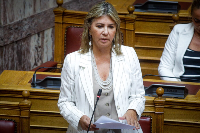 Για τη Ζέττα Μακρή προοριζόταν ο ύποπτος φάκελος στο Υπουργείο Παιδείας ...