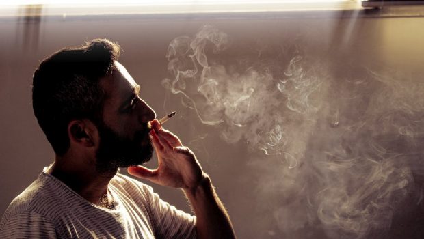 Κάπνισμα: Τα σημάδια στο ανοποιητικό σύστημα μένουν για χρόνια μετά τη ...