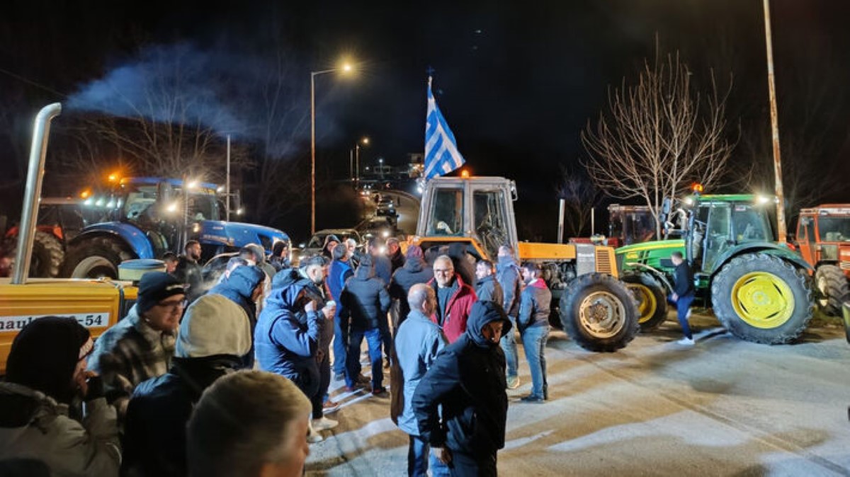 Συμβολικός αποκλεισμός της εθνικής οδού Λάρισας - Κοζάνης από τους ...