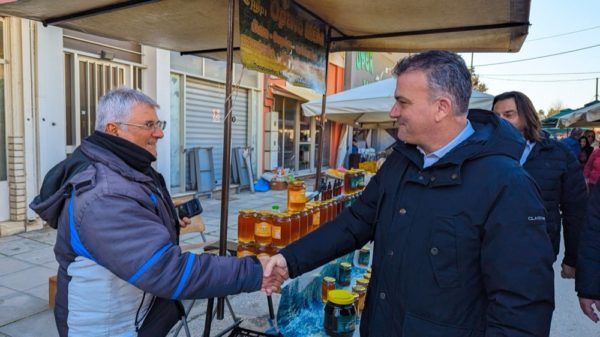 Στη λαϊκή αγορά της Νεάπολης ο Δήμαρχος Λαρισαίων – Συναντήθηκε με ...