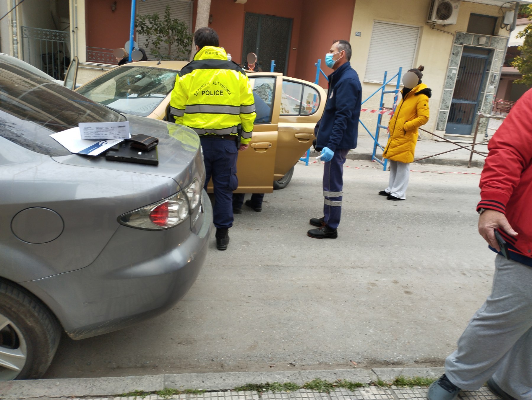 Λάρισα: Δύο κοπέλες τραυματίστηκαν σε τροχαίο - Το αυτοκίνητό τους ...