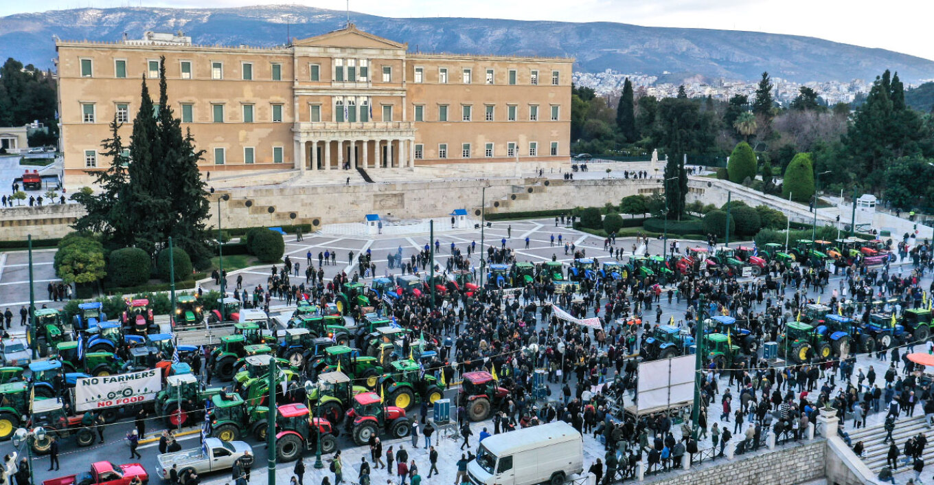 Κινητοποιήσεις: Πάνω από 120 τρακτέρ «όργωσαν» το Σύνταγμα - Παίρνουν ...